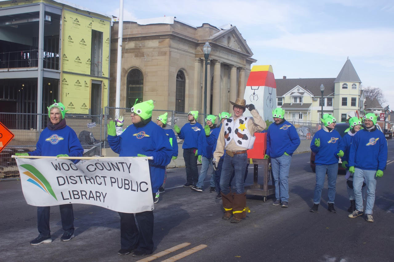 BG Holiday Parade braves the cold to welcome in the holiday season – BG ...