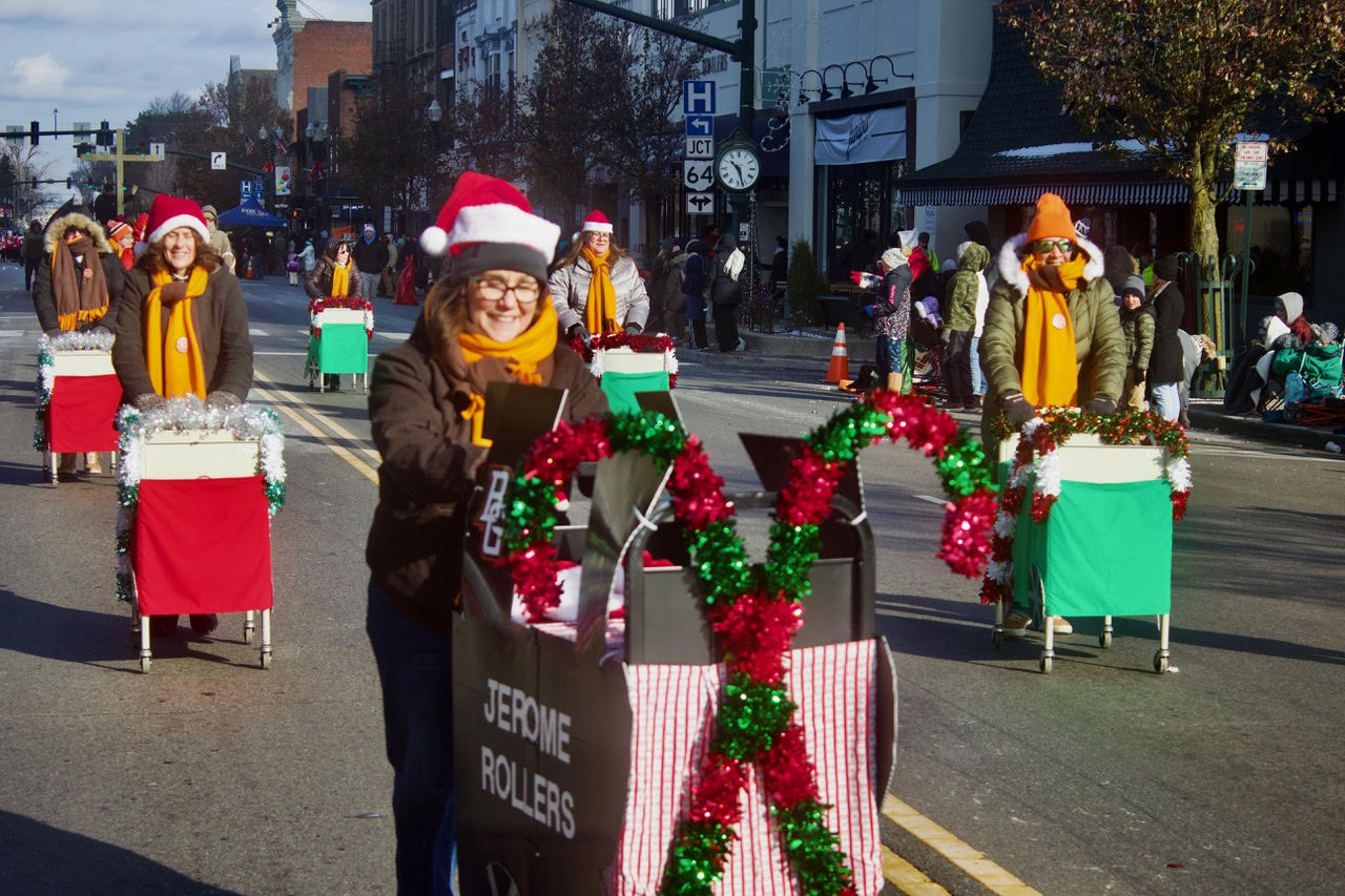 BG Holiday Parade braves the cold to welcome in the holiday season – BG ...
