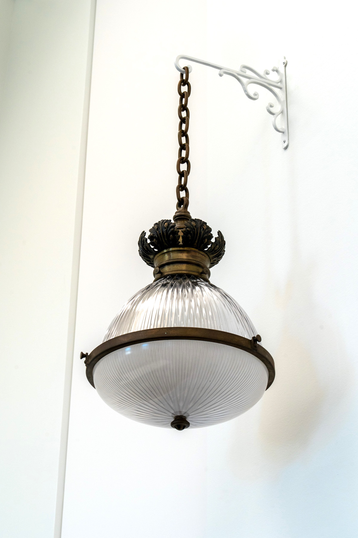 Former post office light returns home thanks to BG family gift – BG ...